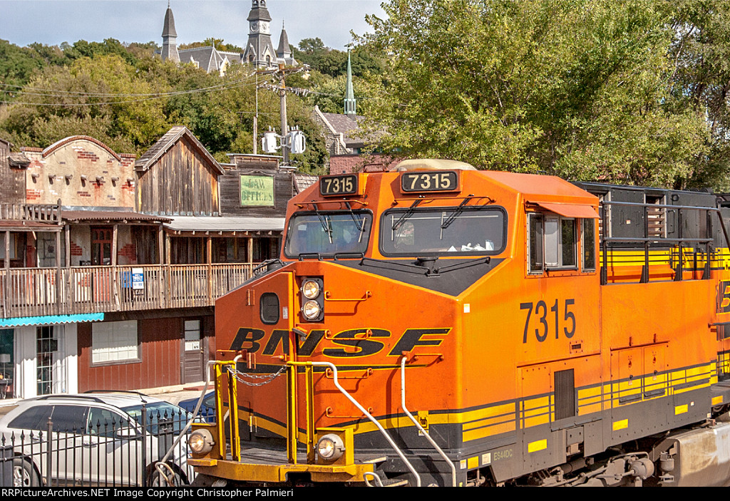 BNSF 7315 Leads U-HOTCNB7-06